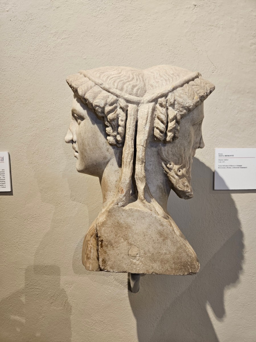 Testa bifronte. Museo Arqueológico Volterra. Toscana. – Venezia e il Veneto